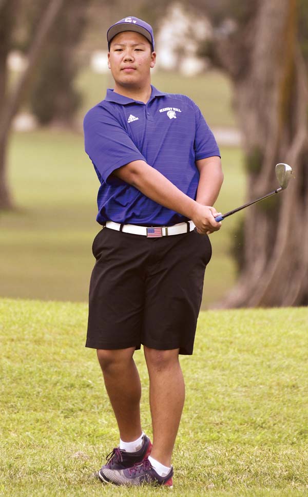 Seabury Hall’s Ryan Chang chips to the 7th green Wednesday. | News ...